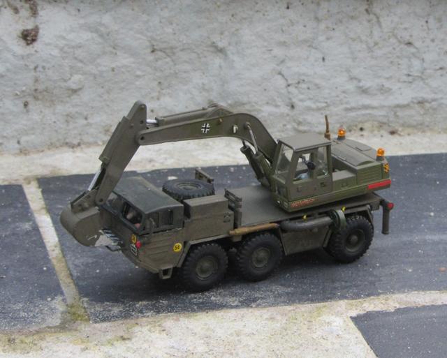 Faun 20t Fahrgestell mit Grabenschnellbagger